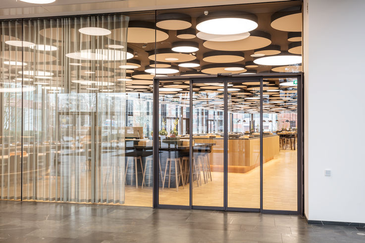 Hold-open systems - safety comes first in the event of a fire | GEZE